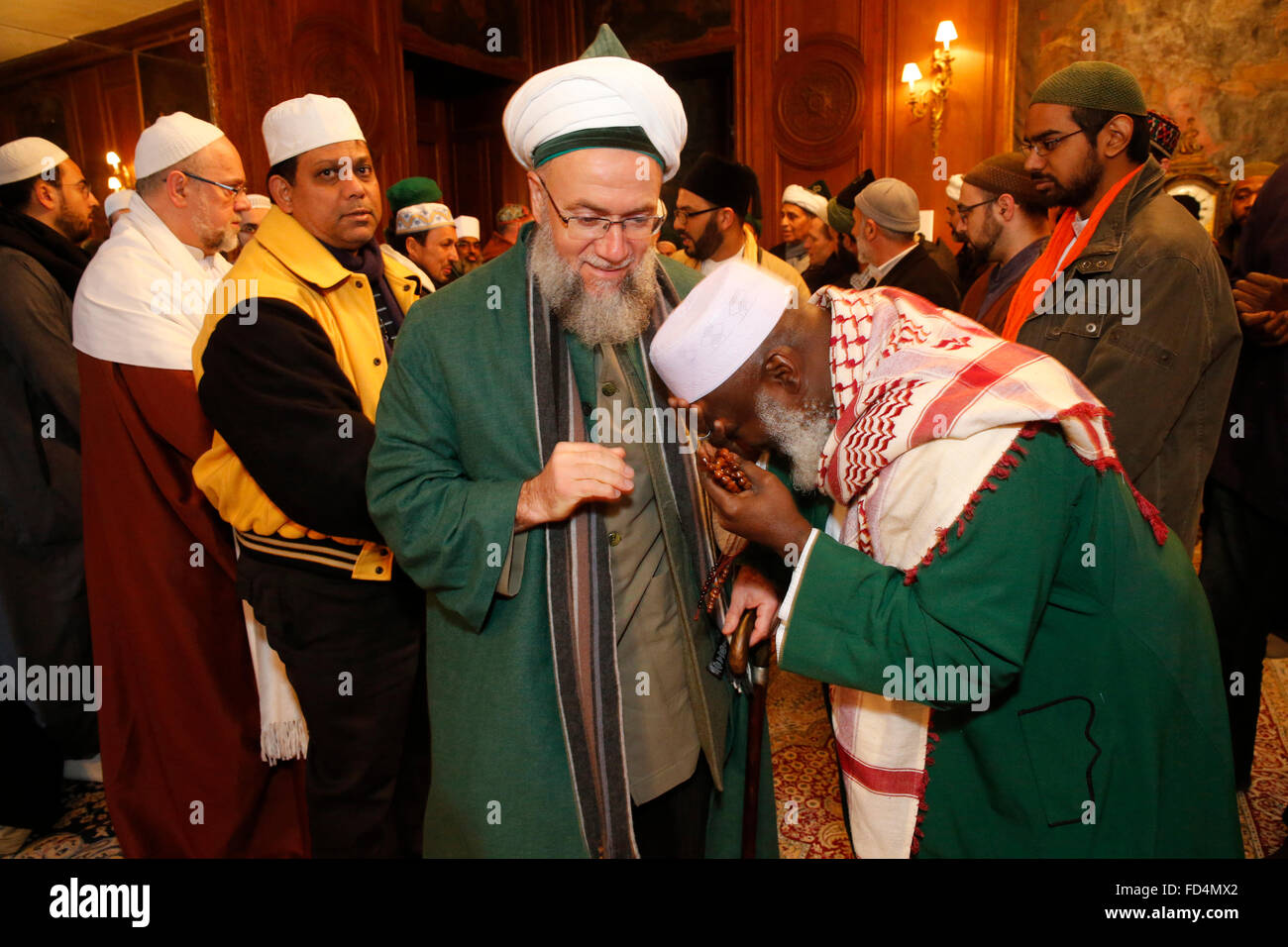 Naqshbandi sufis welcoming Sheikh Mehmet Adil Al Haqqani Stock Photo ...
