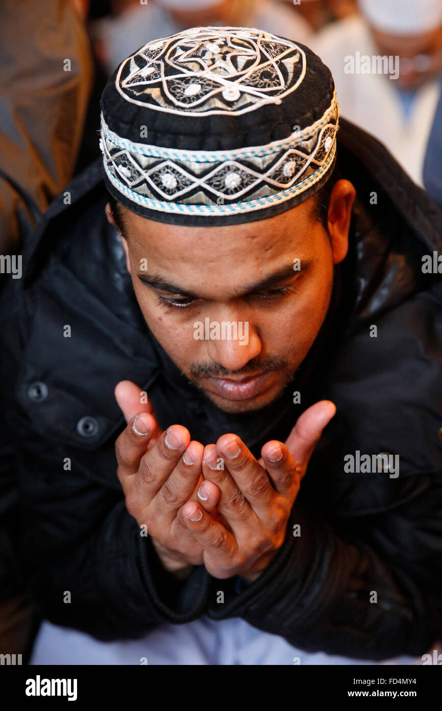 Naqshbandi sufi praying Stock Photo - Alamy