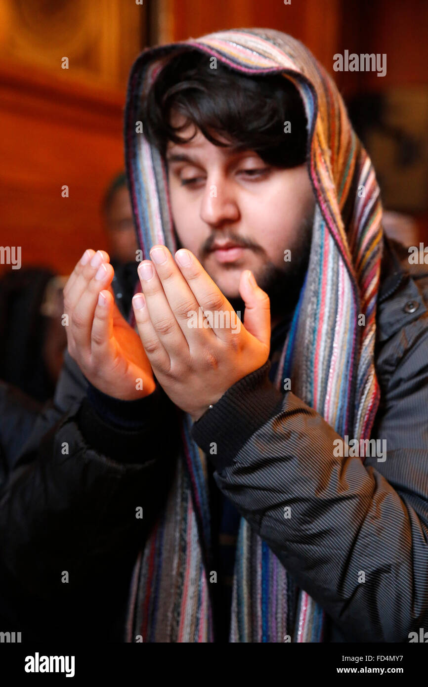 Naqshbandi sufi praying Stock Photo - Alamy