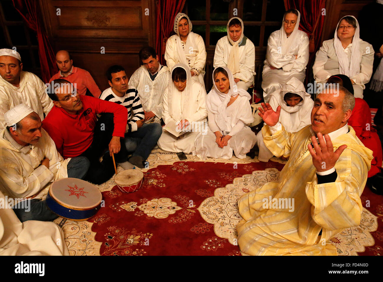 Alawi sufi muslims singing Stock Photo - Alamy