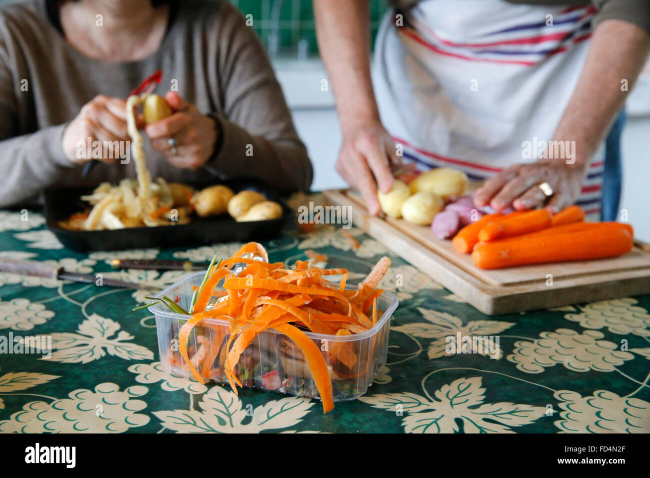 Couple peeling vegetables Stock Photo - Alamy