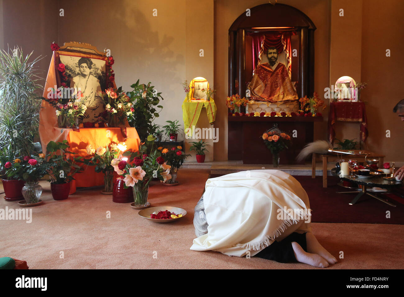 Vivekananda puja ramakrishna vedantic center hi-res stock photography ...