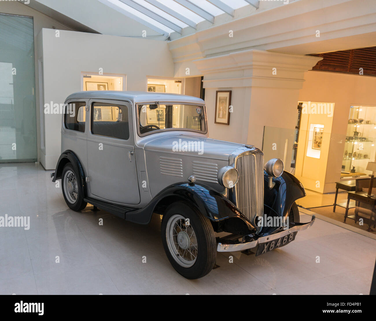 Standard 8 car hi-res stock photography and images - Alamy
