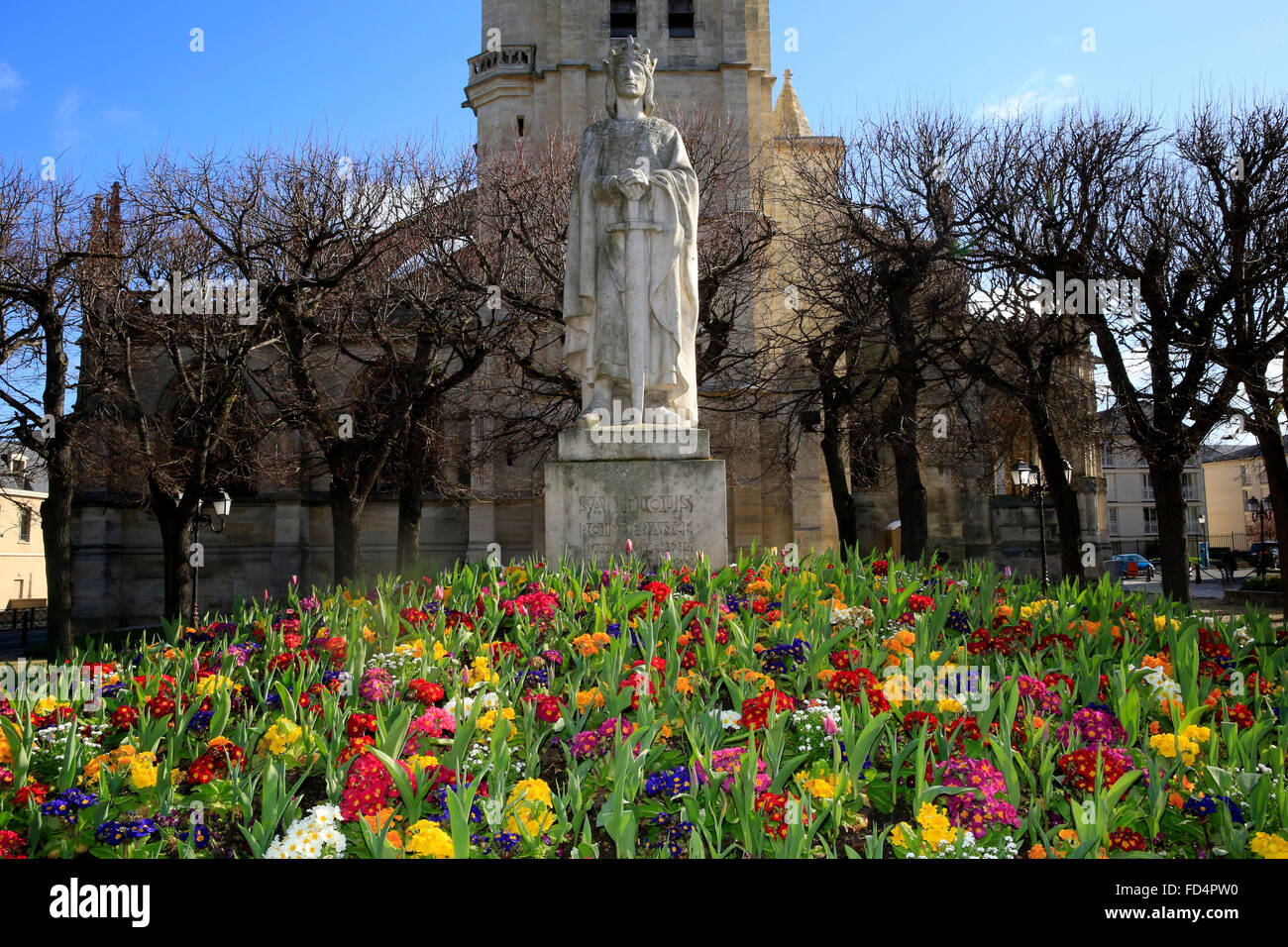 Poissy collegiate church. Statue of Saint Louis Stock Photo - Alamy