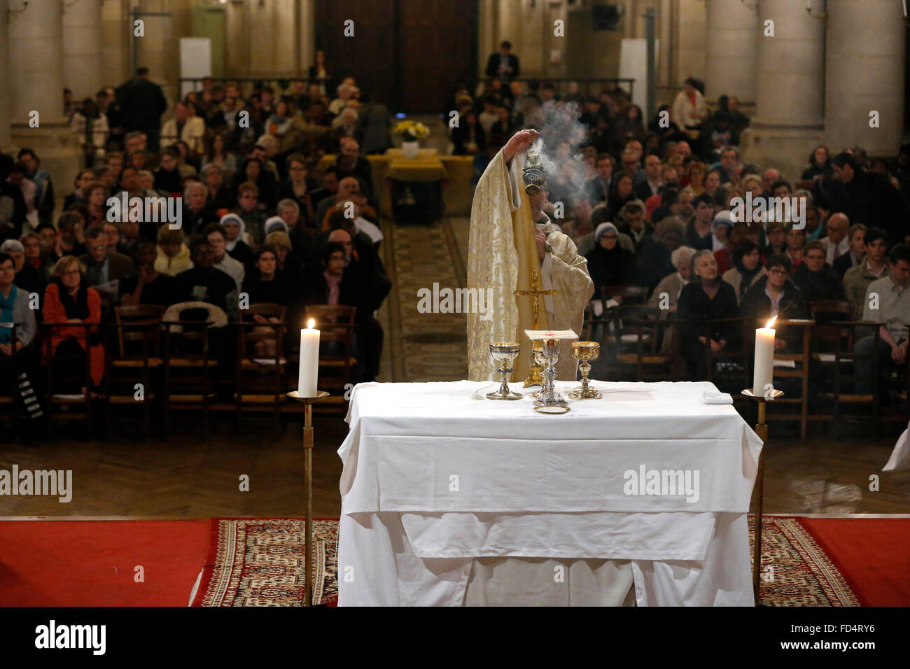Incensing altar hi-res stock photography and images - Alamy