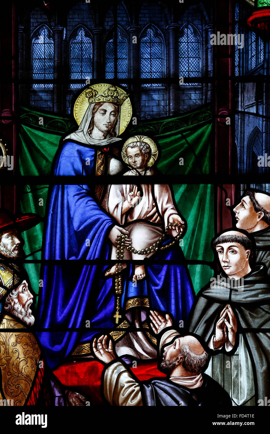 Stained glass window. Our Lady of the Rosary Stock Photo - Alamy