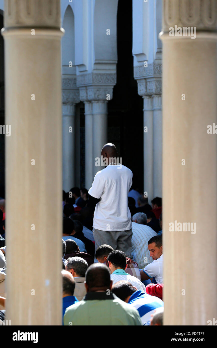 Friday prayer at the Paris Great Mosque Stock Photo - Alamy