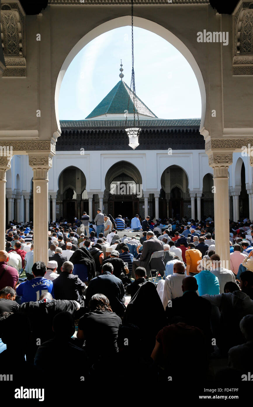 Friday prayer at the Paris Great Mosque Stock Photo - Alamy