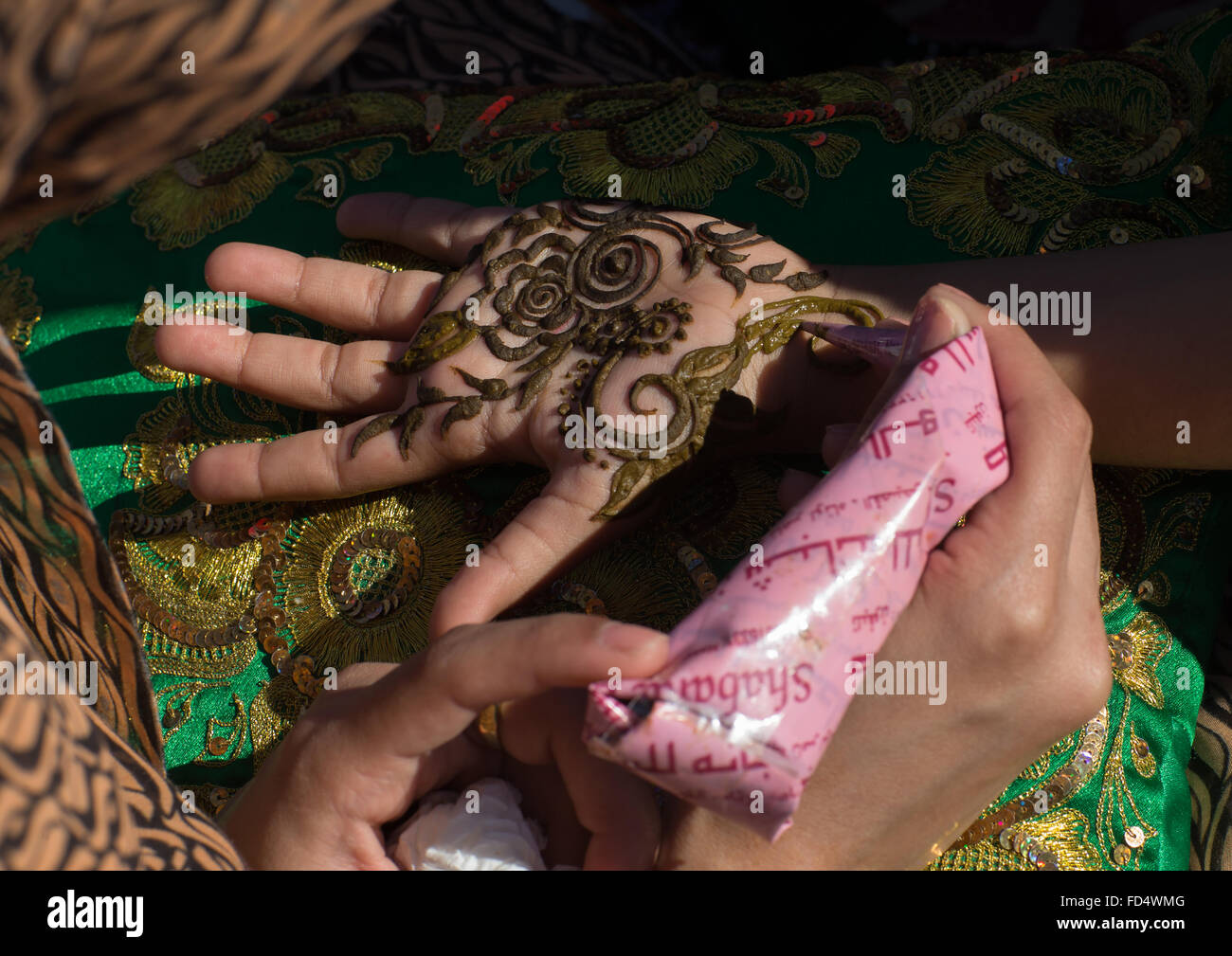 little girl with henna painted hands, Hormozgan, Bandar-e Kong, Iran ...