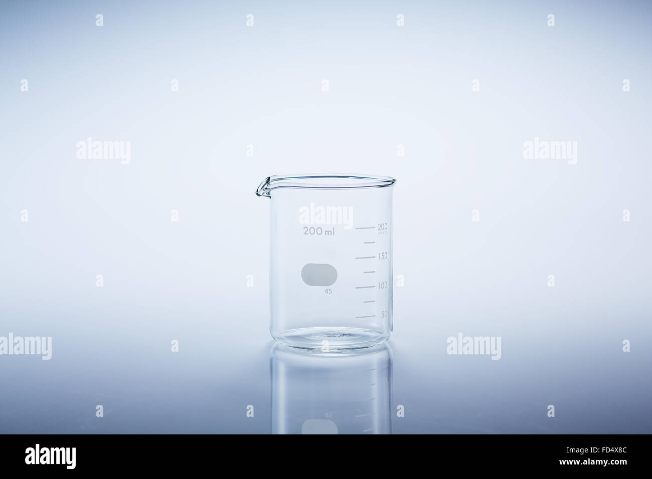 Science beaker cutout hi-res stock photography and images - Alamy