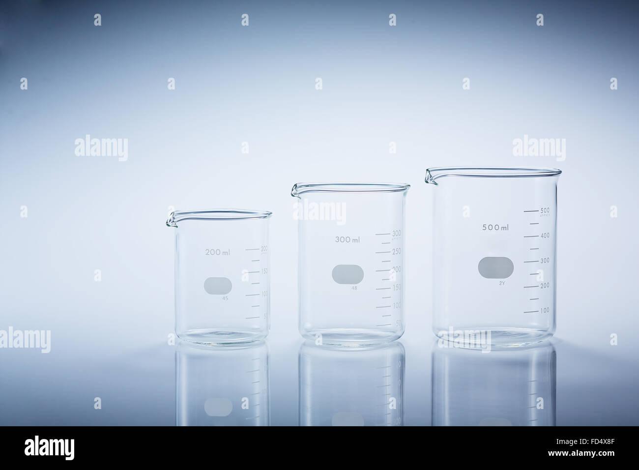 Science beaker cutout hi-res stock photography and images - Alamy