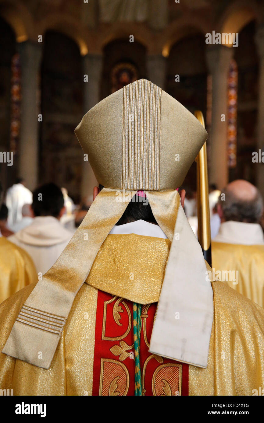 Catholic mass entrance procession. Bishop Stock Photo - Alamy