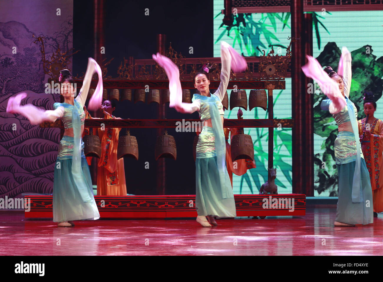 Han dynasty music and dance hi-res stock photography and images - Alamy