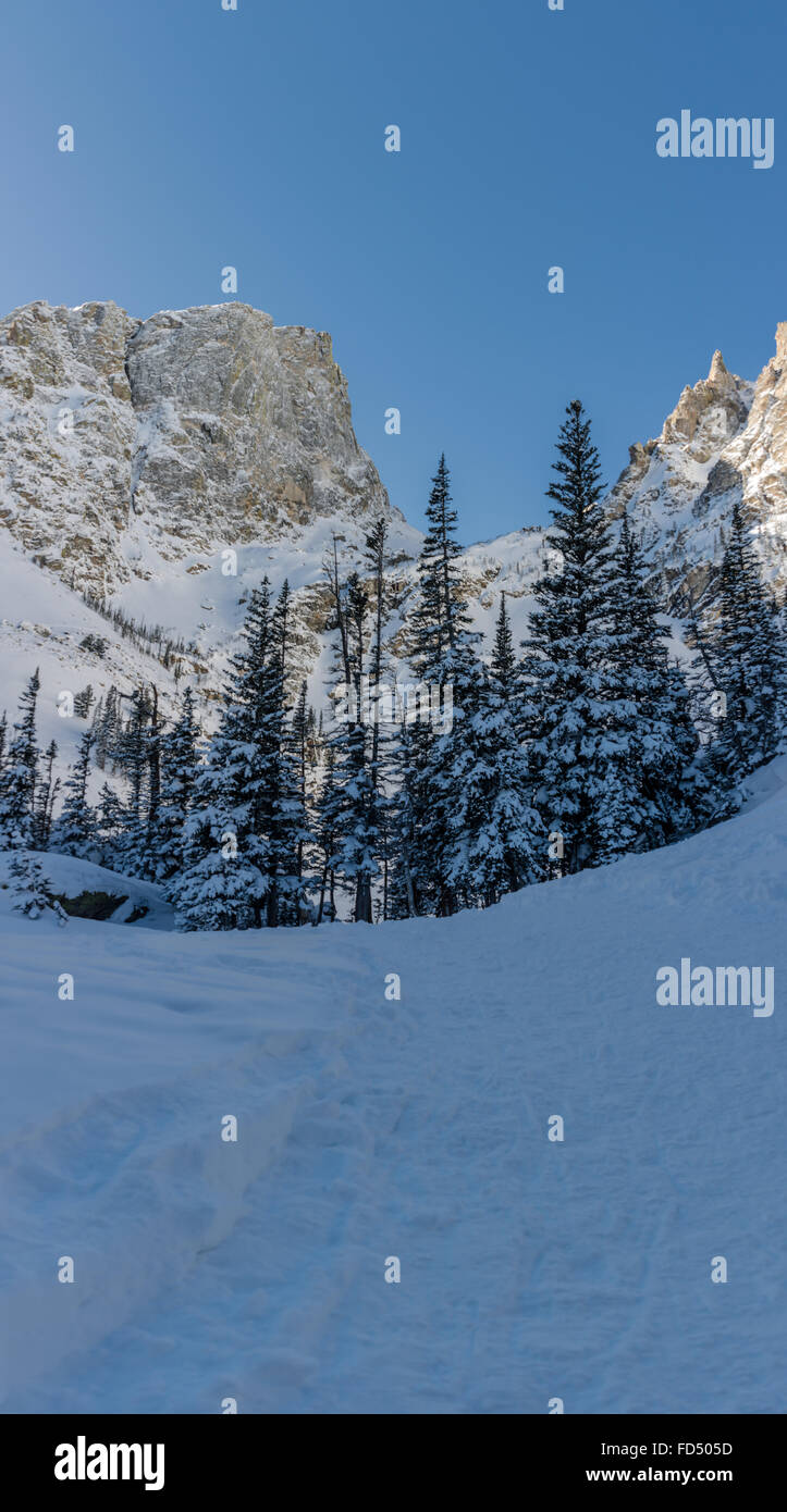 Snow covered rocky mountains in colorado hi-res stock photography and ...