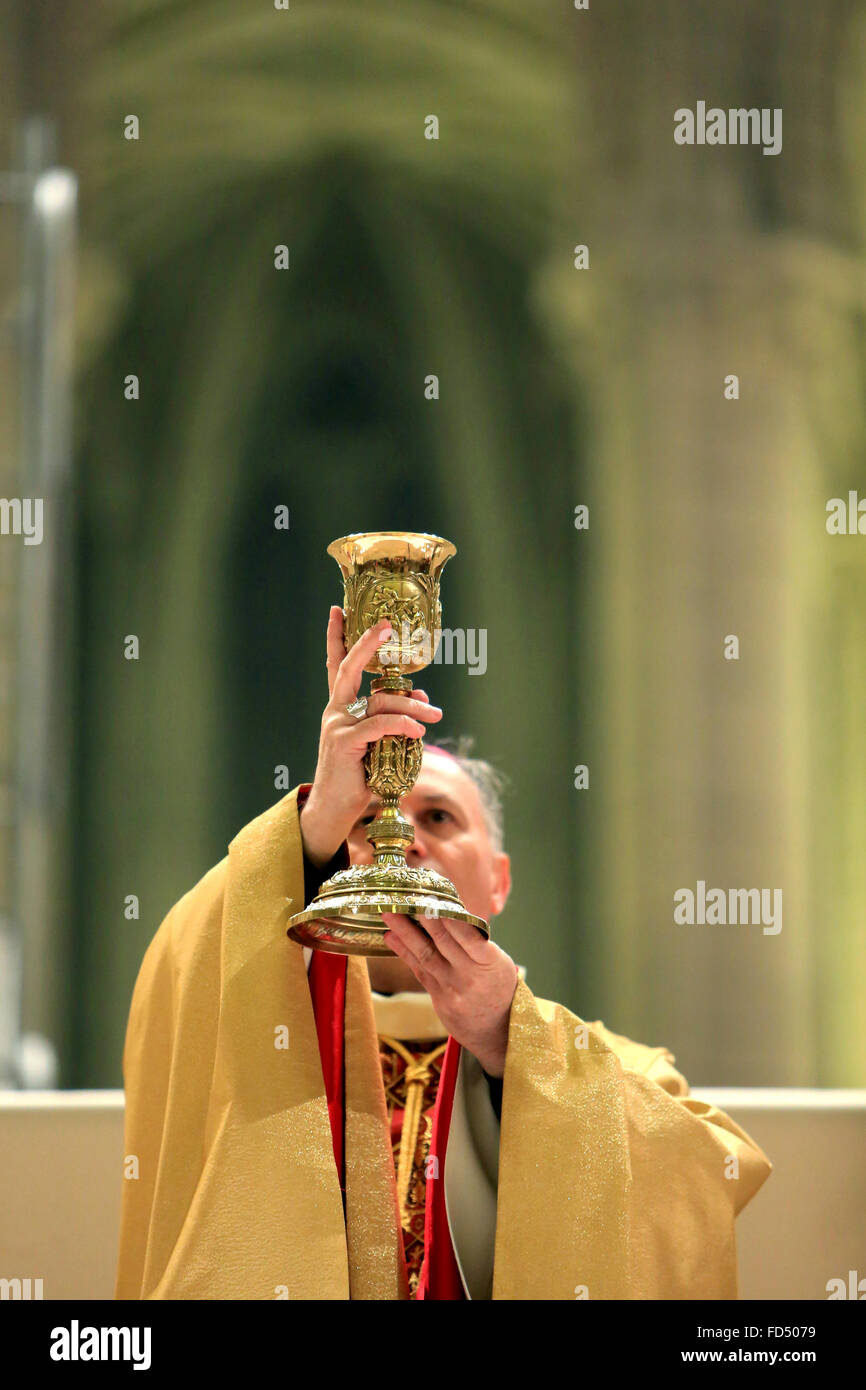 Eucharist catholic hi-res stock photography and images - Alamy