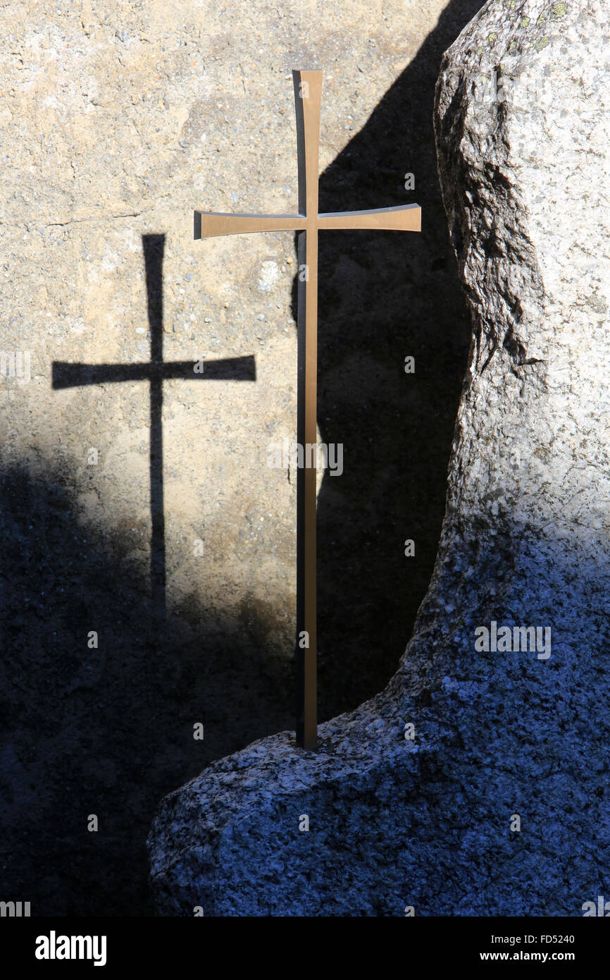 Tombstone cross hi-res stock photography and images - Alamy
