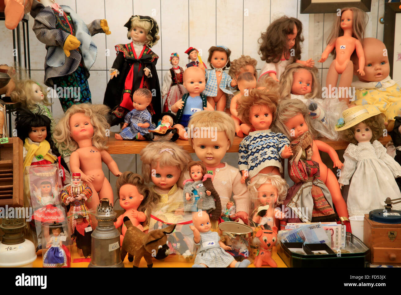Flea market. Dolls Stock Photo - Alamy