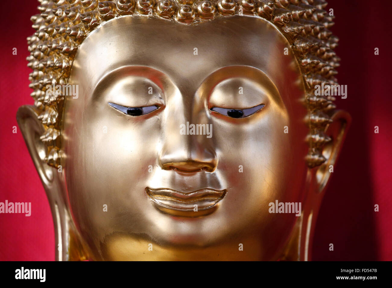 Wat Velouvanaram. Buddha statue Stock Photo - Alamy