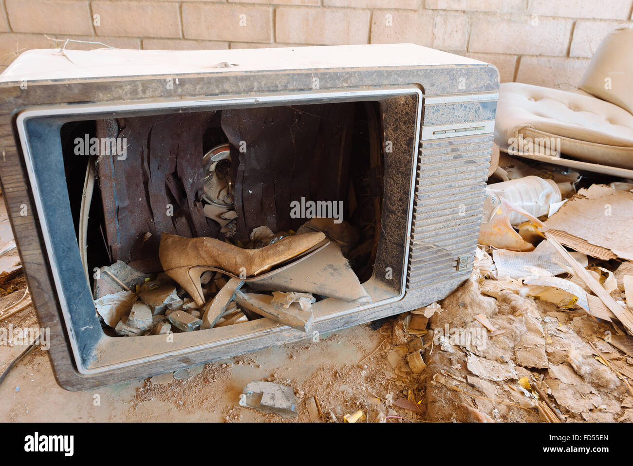 Smashed tv screen hi-res stock photography and images - Alamy