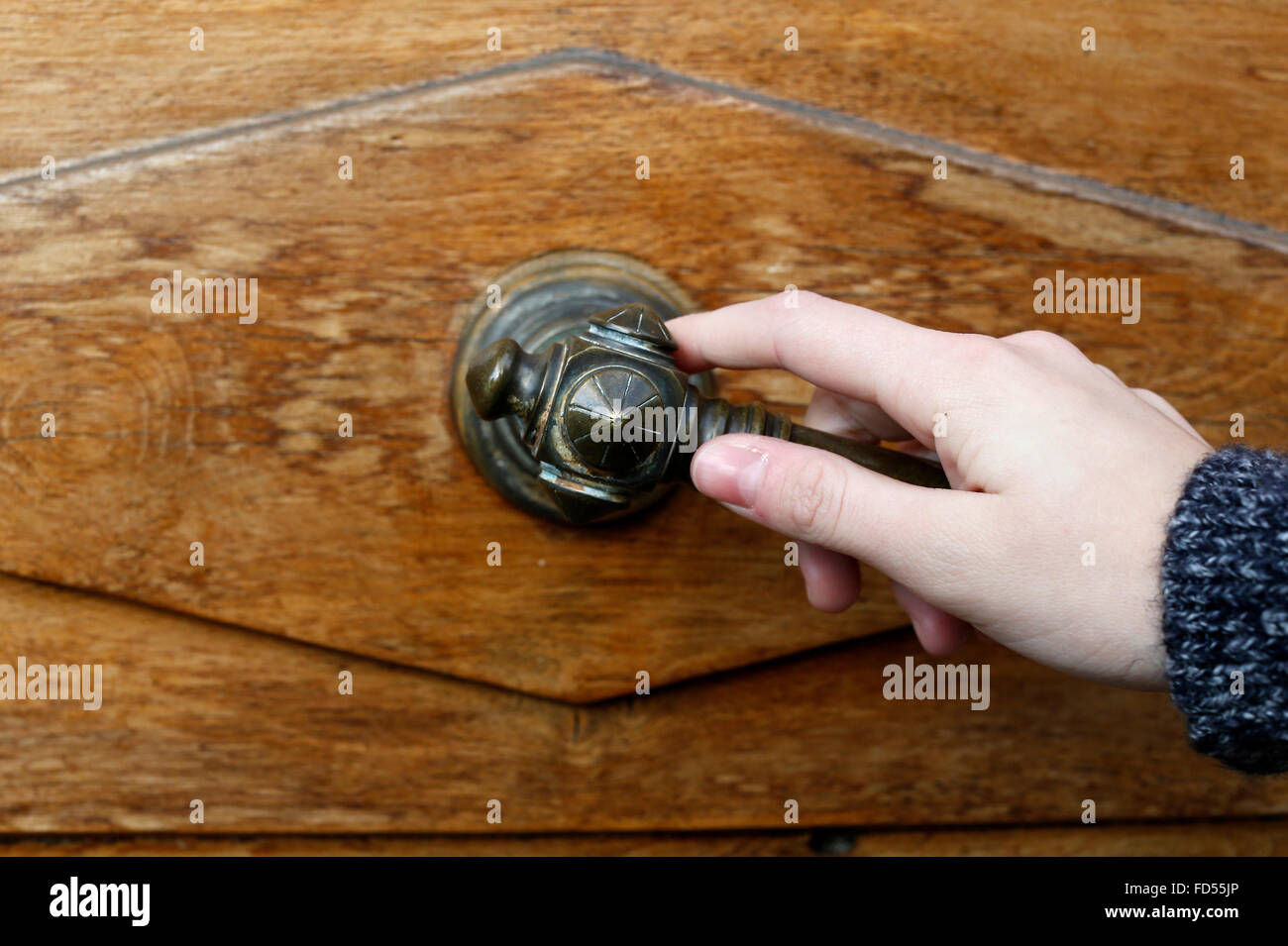 Hand opening a door Stock Photo - Alamy