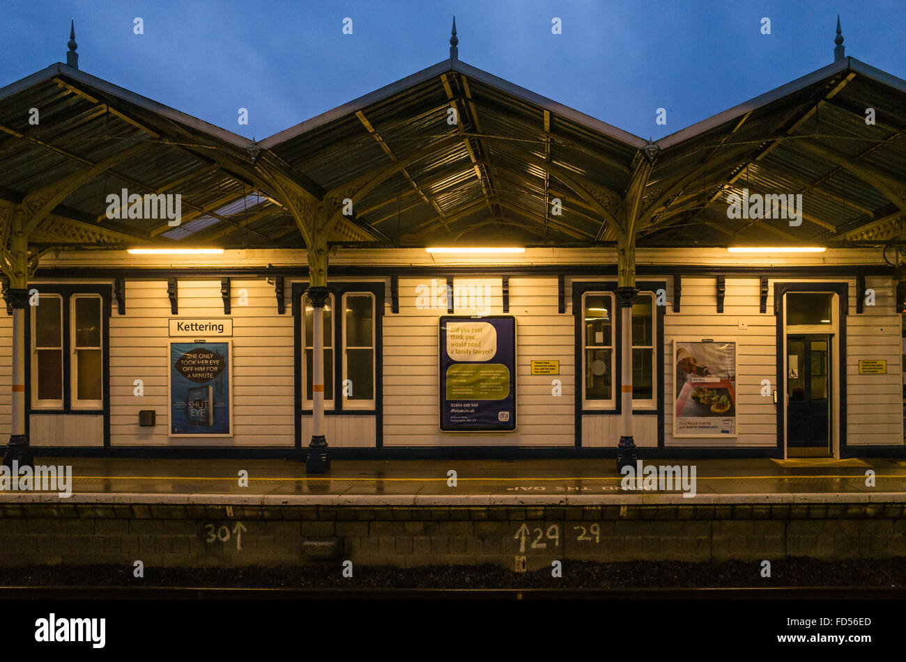 Kettering railway station hi-res stock photography and images - Alamy