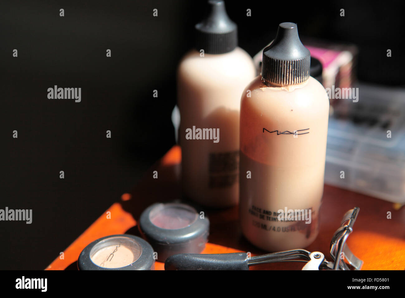 Mac makeup hi-res stock photography and images - Alamy