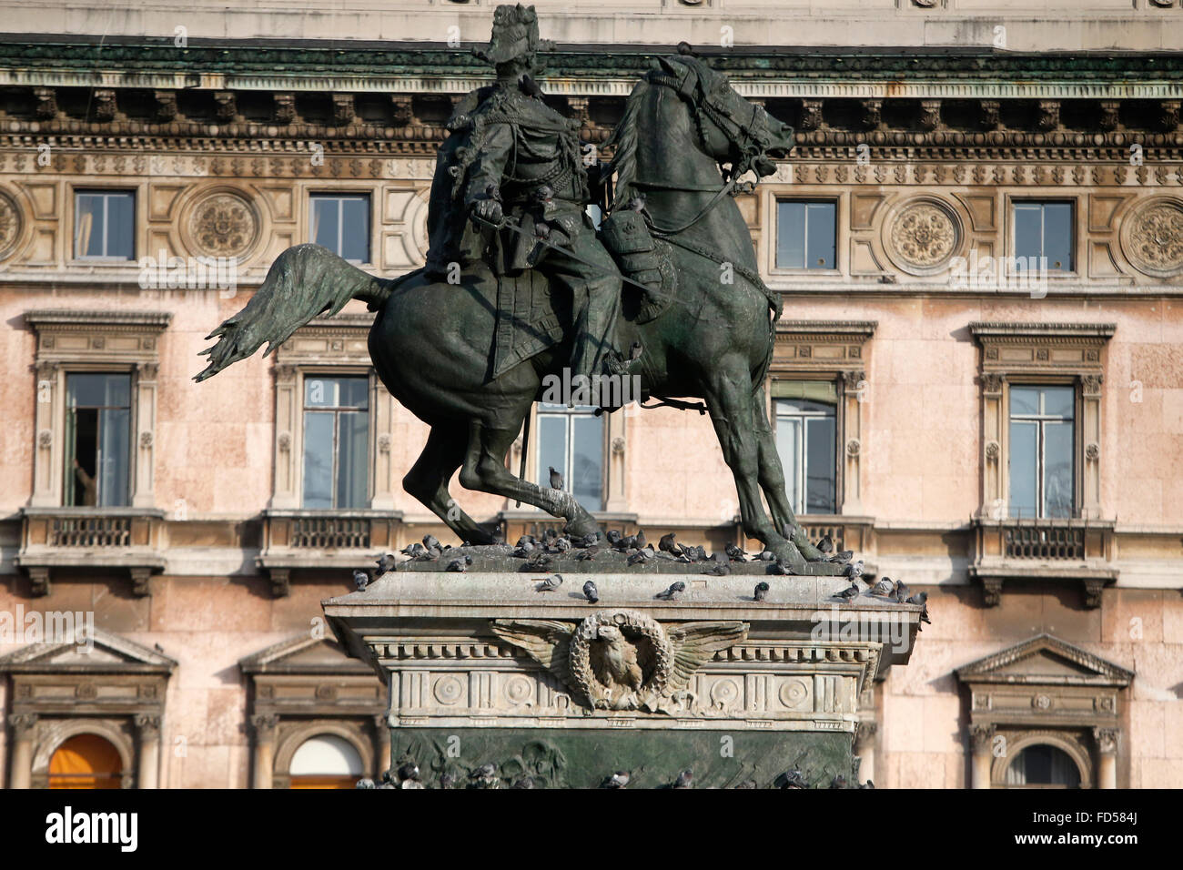 Victor Emmanuel II statue, Piazza del Duomo, Milan Stock Photo - Alamy