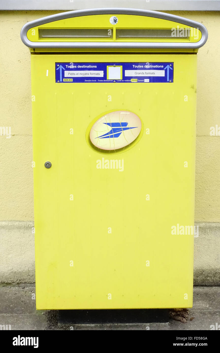 Yellow post box france hi-res stock photography and images - Alamy