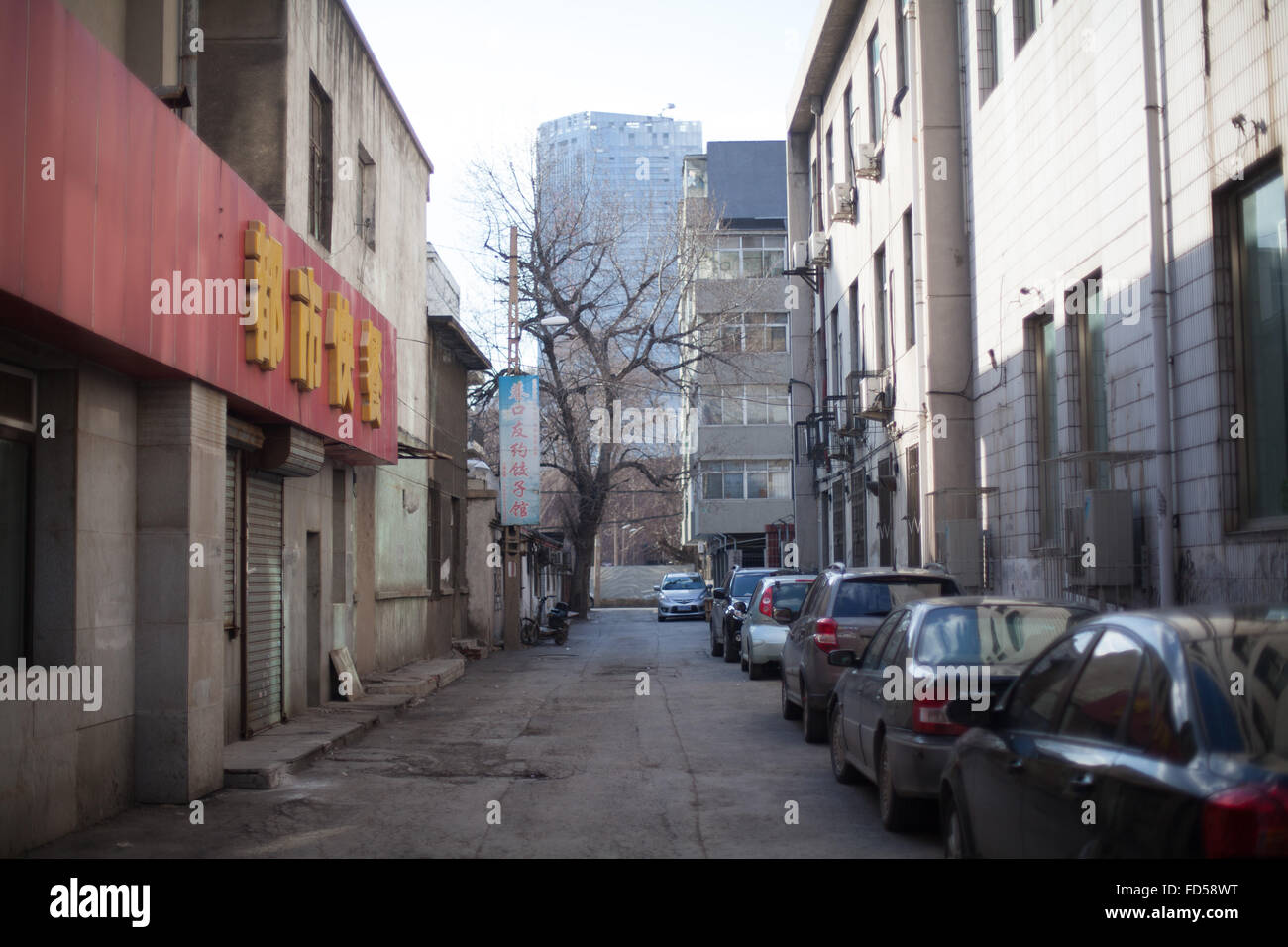 Car parked in alley hi-res stock photography and images - Alamy