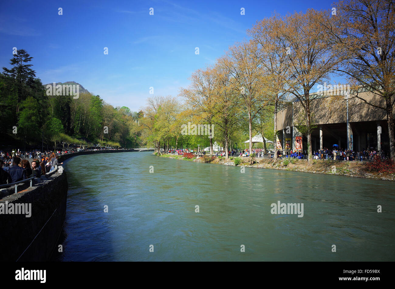 Lourdes sanctuary gave river hi-res stock photography and images - Alamy