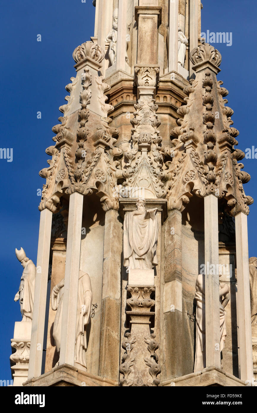 Milan duomo rooftop spire (detail Stock Photo - Alamy