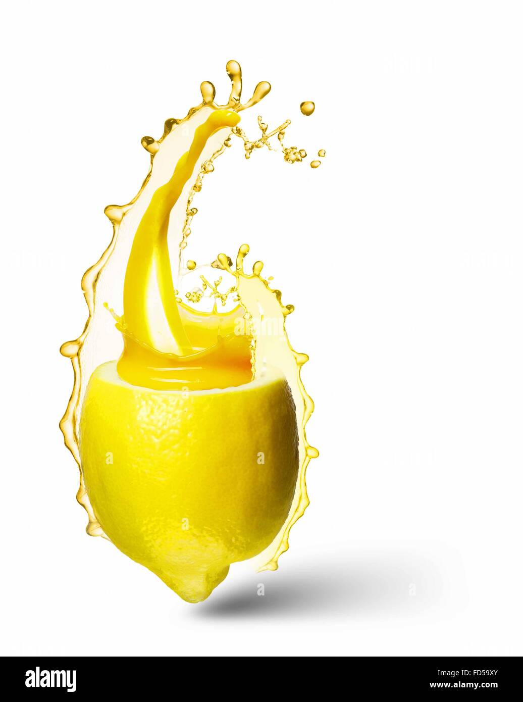 Image of refreshing lemon cocktail with juicy splashes Stock Photo - Alamy