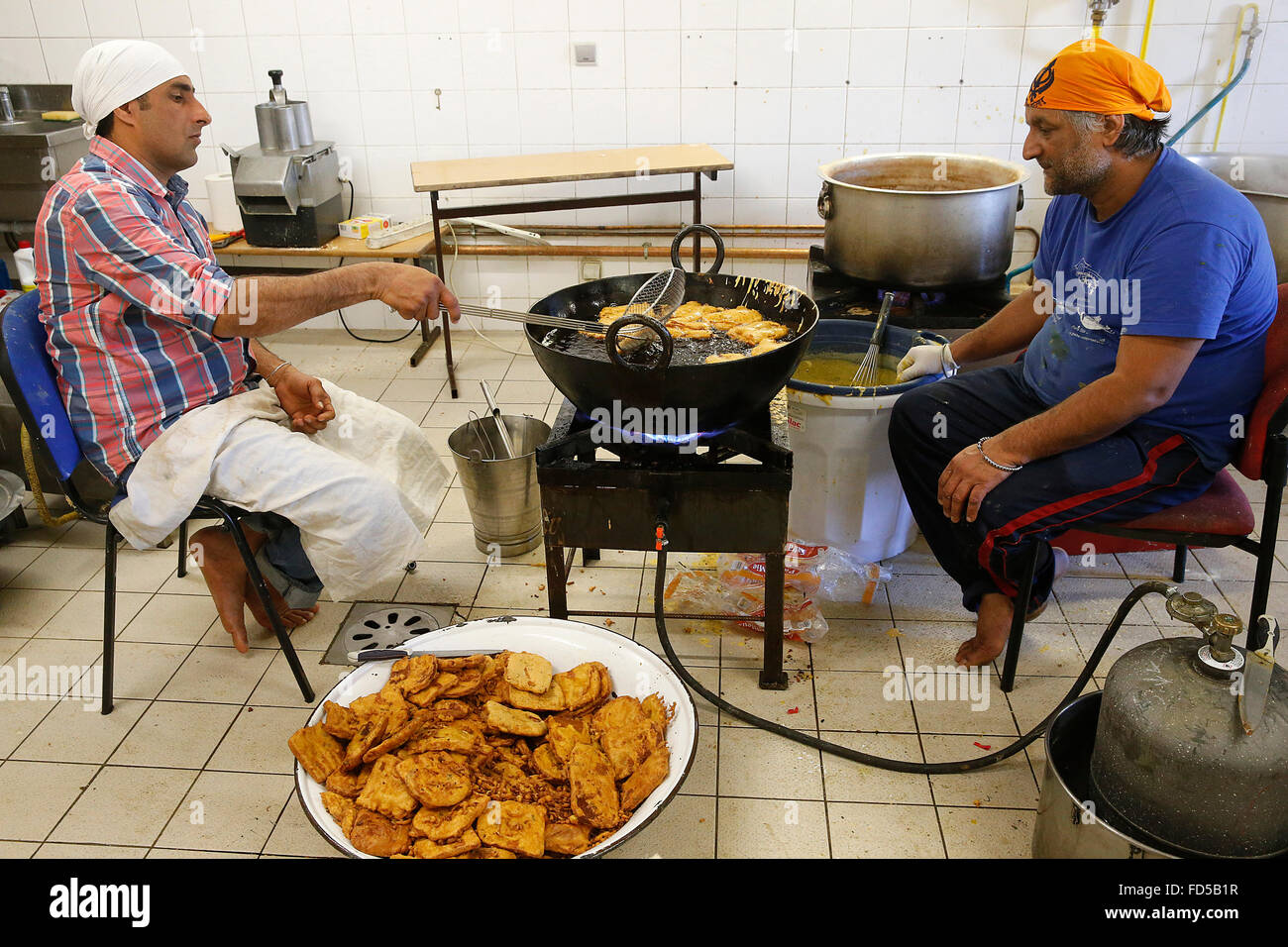 Singh Sabha gurdwara, Bobigny, France. Volunteers cooking in the ...