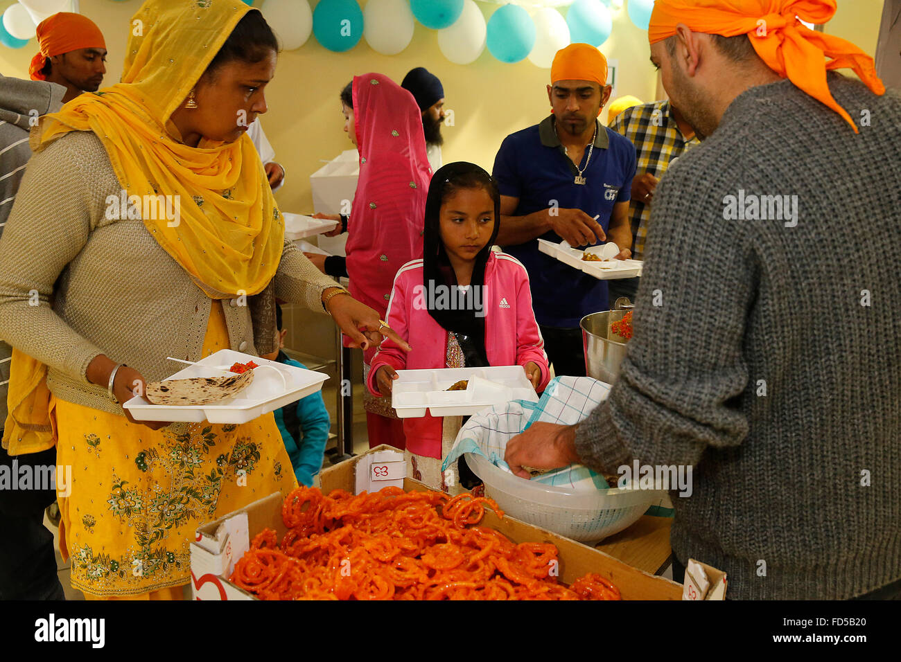Gurdwara food hi-res stock photography and images - Alamy
