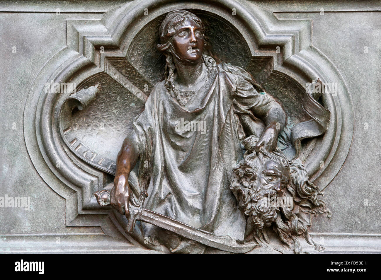 David and goliath sculpture hi-res stock photography and images - Alamy