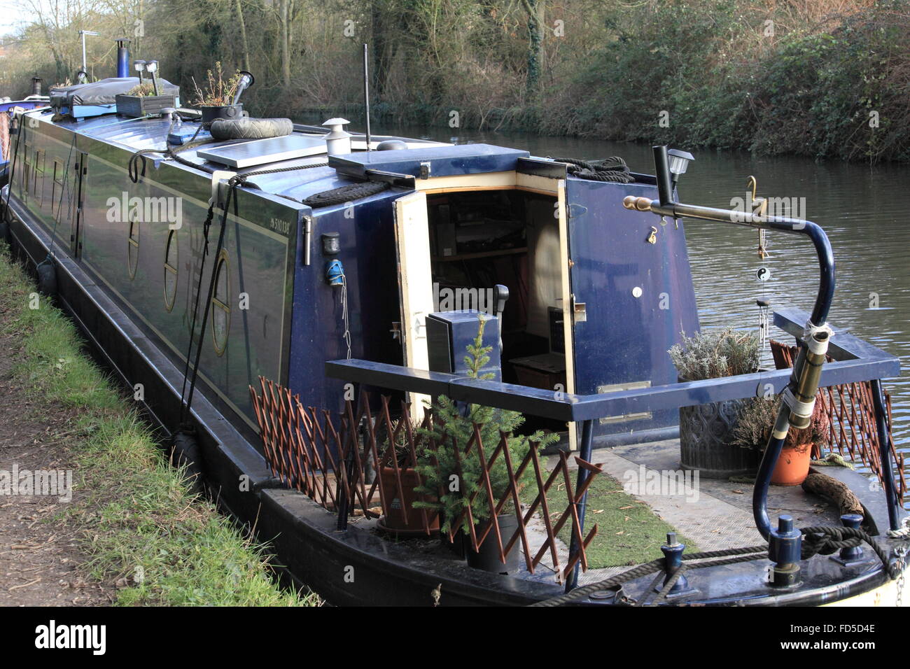 Narrowboat roof hi-res stock photography and images - Alamy