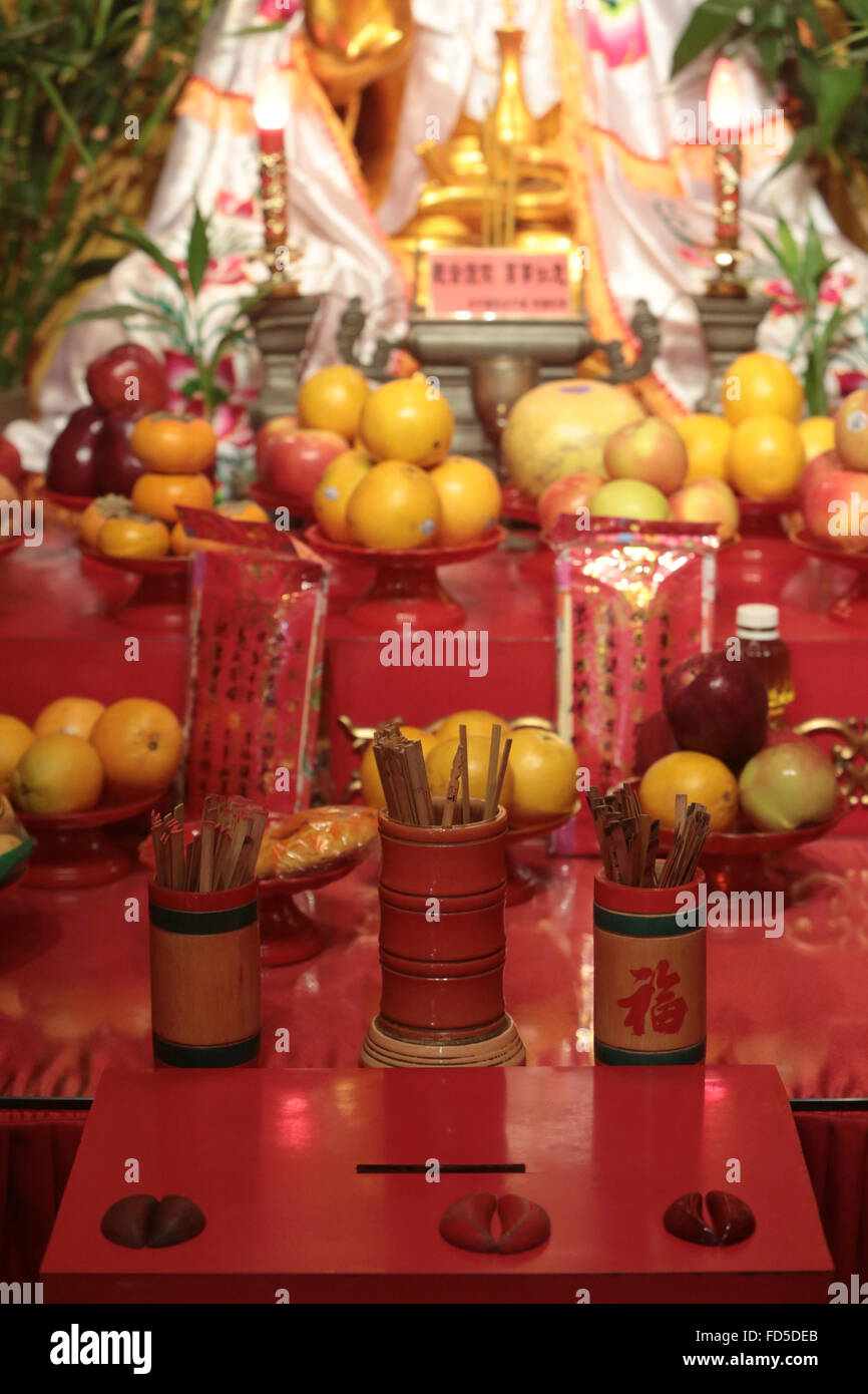 Altar. Offerings. Mahayana Buddhist Temple Stock Photo - Alamy