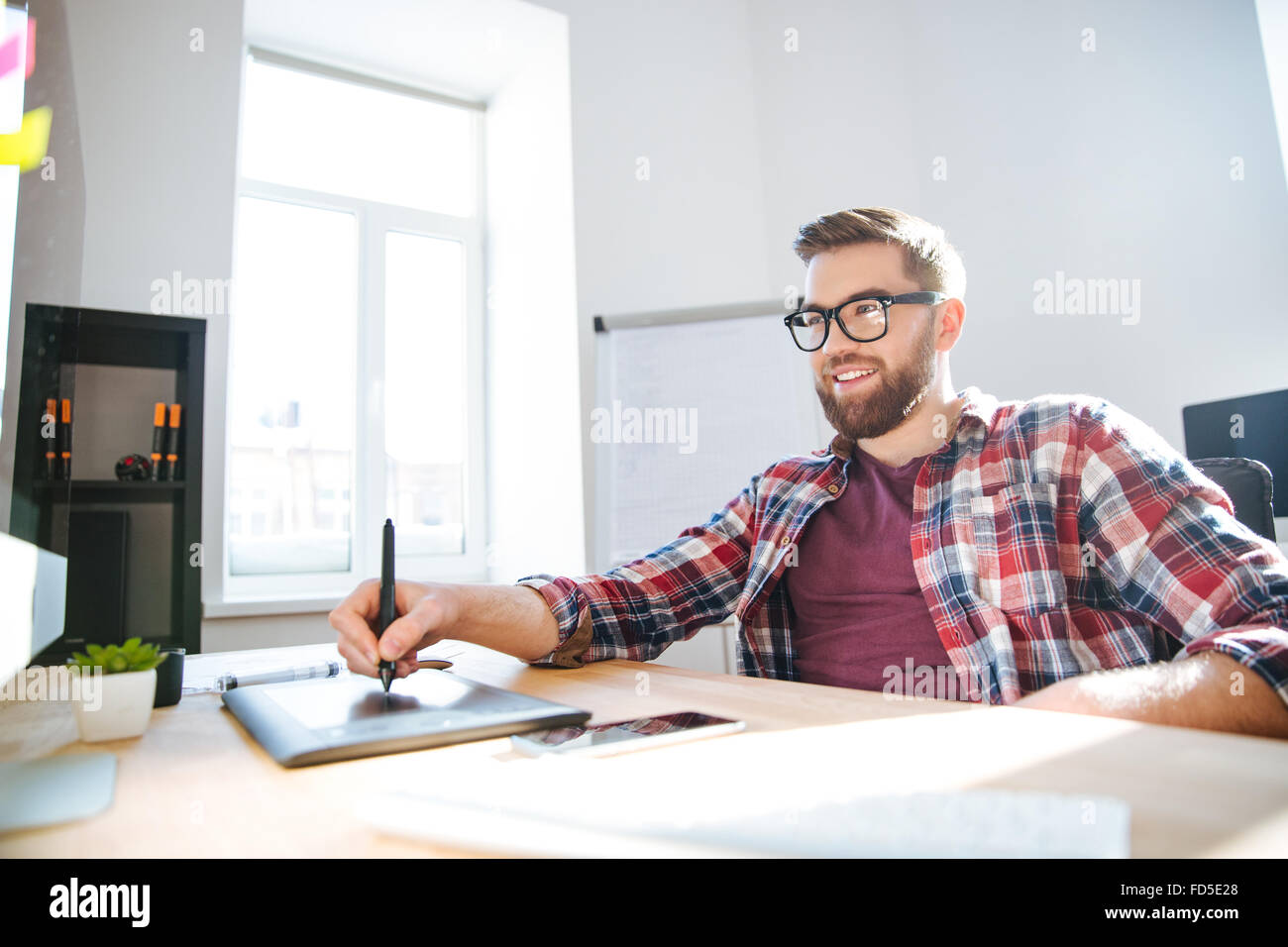 Graphic designer hi-res stock photography and images - Alamy