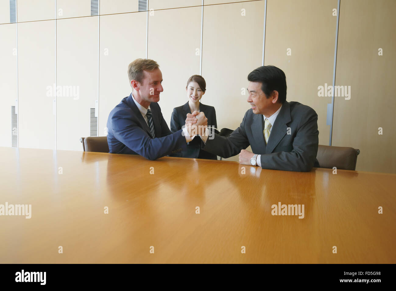 Business arm wrestling hi-res stock photography and images - Alamy