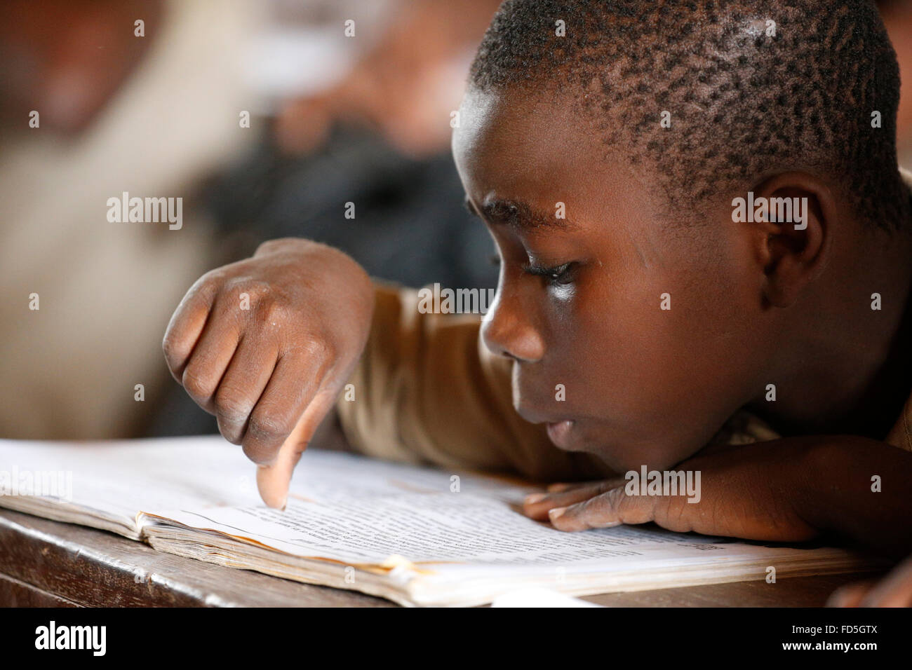 African primary school. Reading class Stock Photo - Alamy