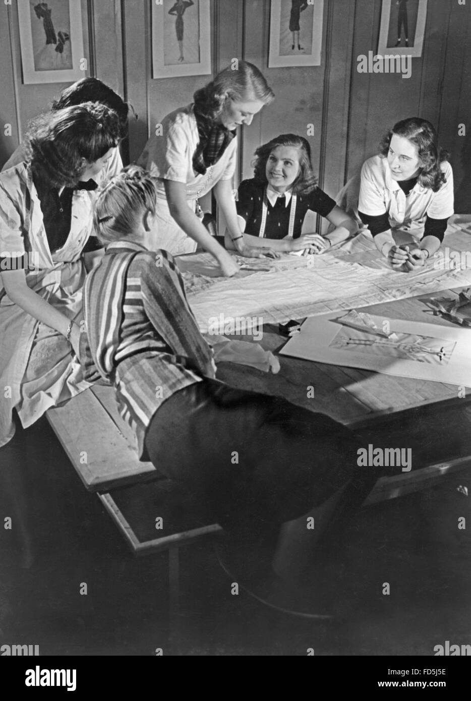 Spring fashion Black and White Stock Photos & Images - Alamy