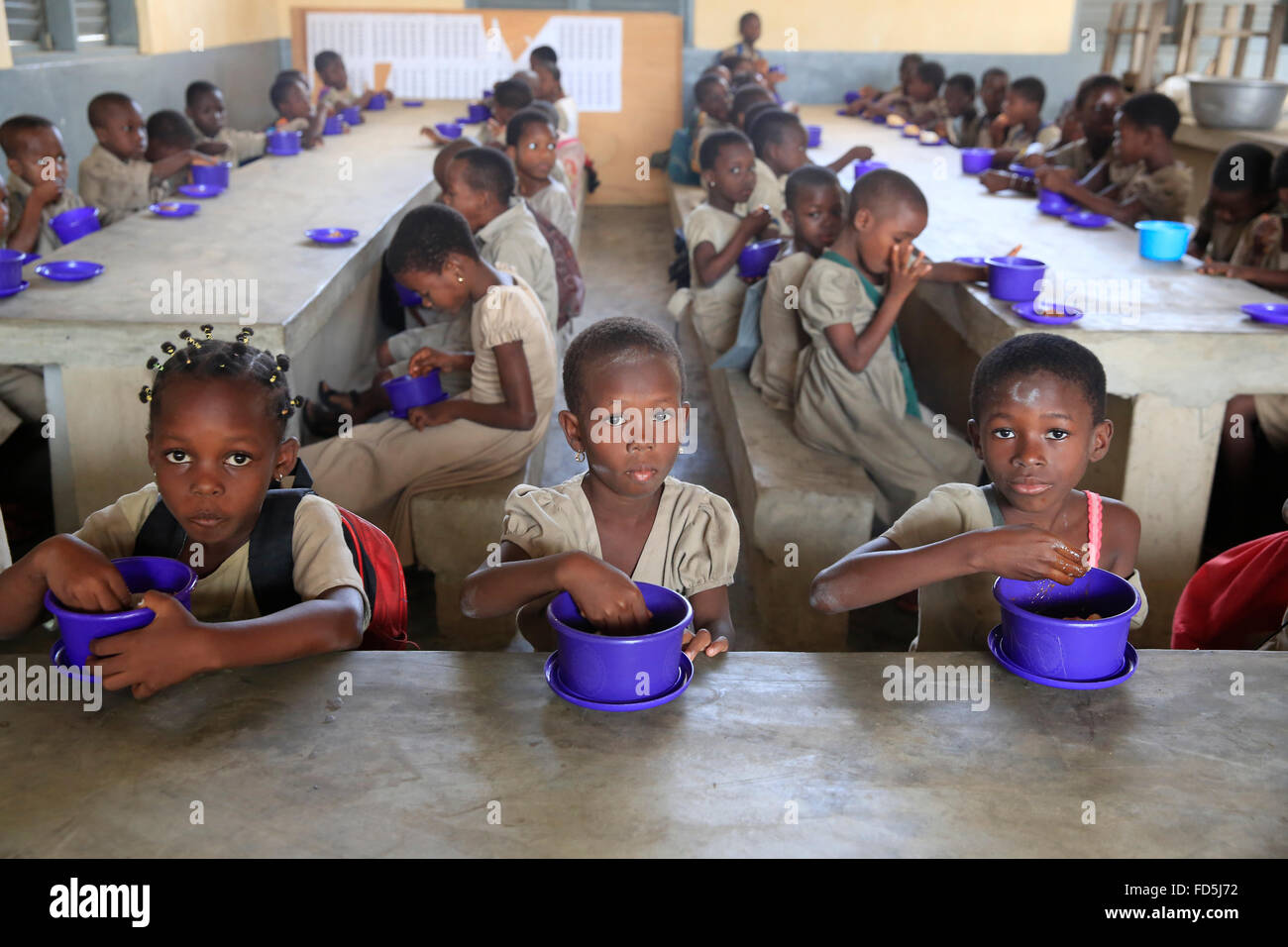 Food distribution in an African primary school Stock Photo - Alamy