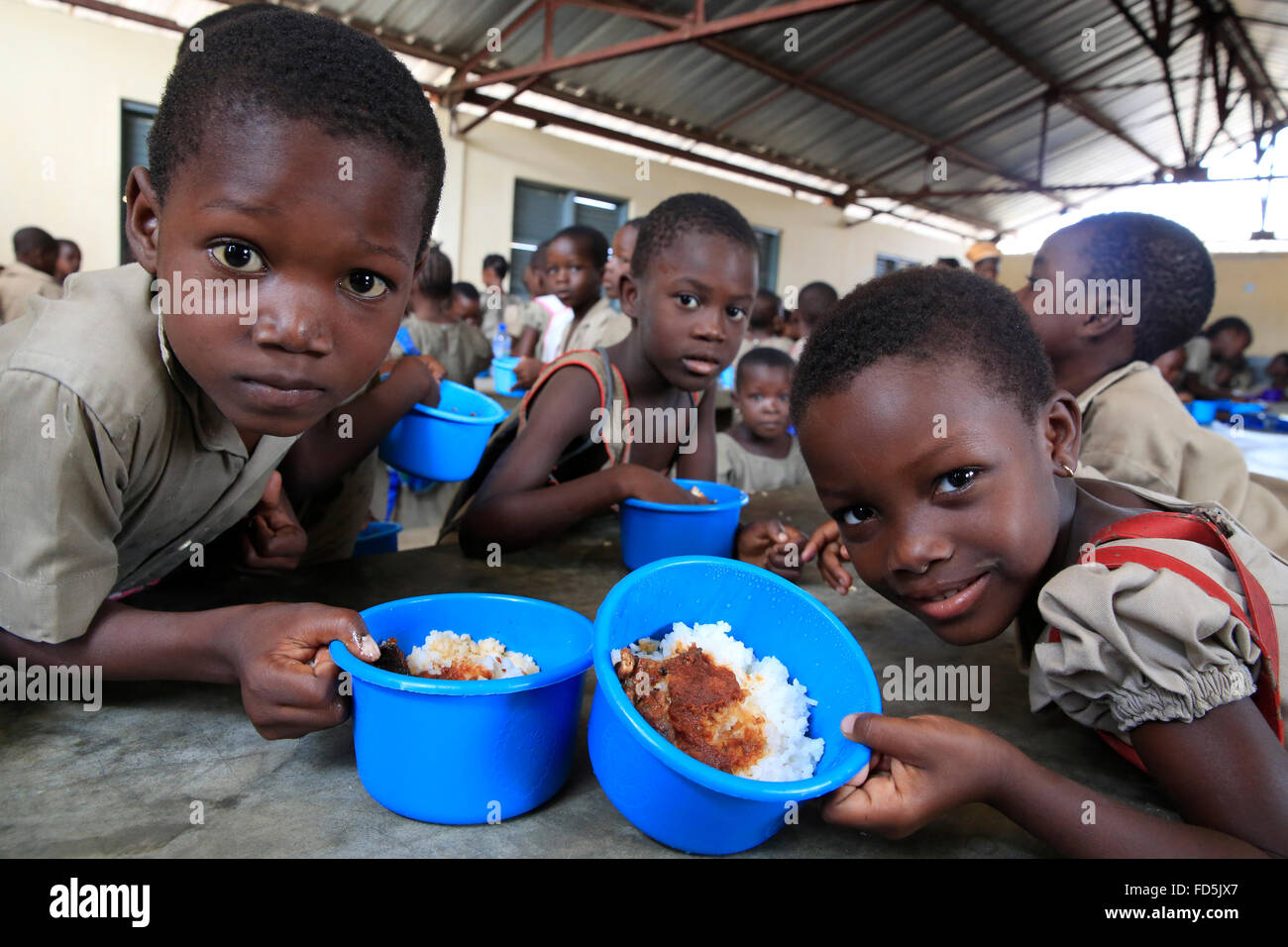 Food distribution in an African primary school Stock Photo - Alamy