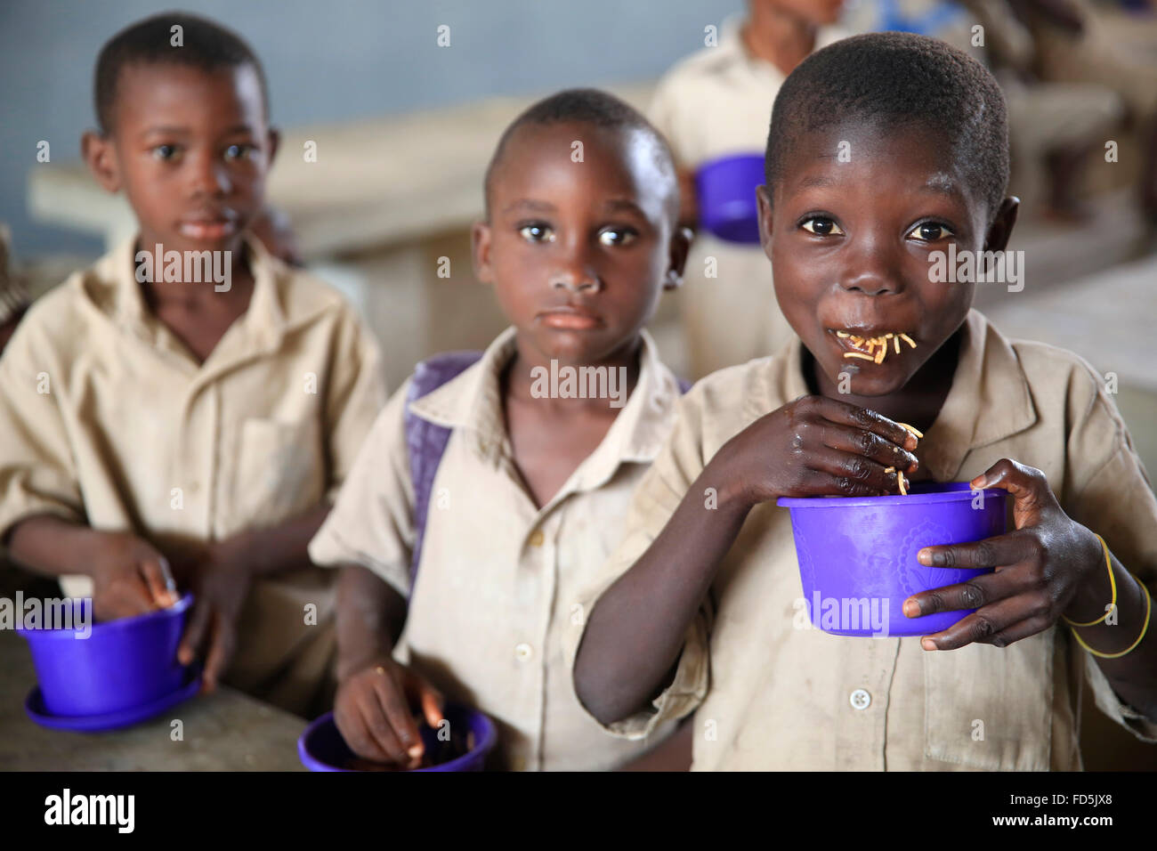 Food distribution in an African primary school Stock Photo - Alamy