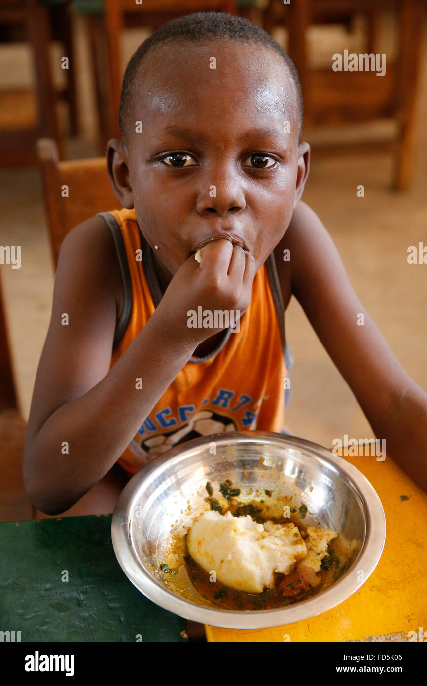 Food distribution in an African primary school Stock Photo - Alamy