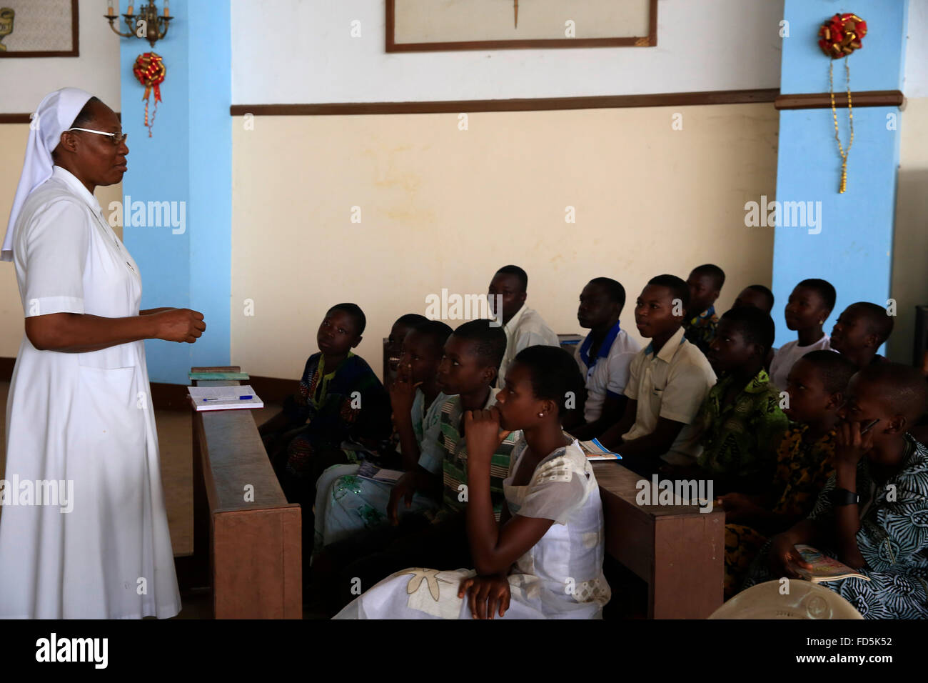 Catechism class at the cathedral of AtakpamŽ Stock Photo - Alamy