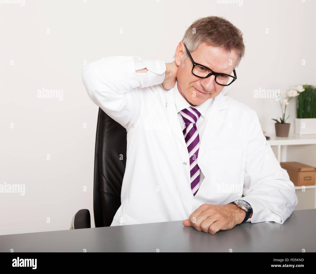 Back pain doctor hi-res stock photography and images - Alamy