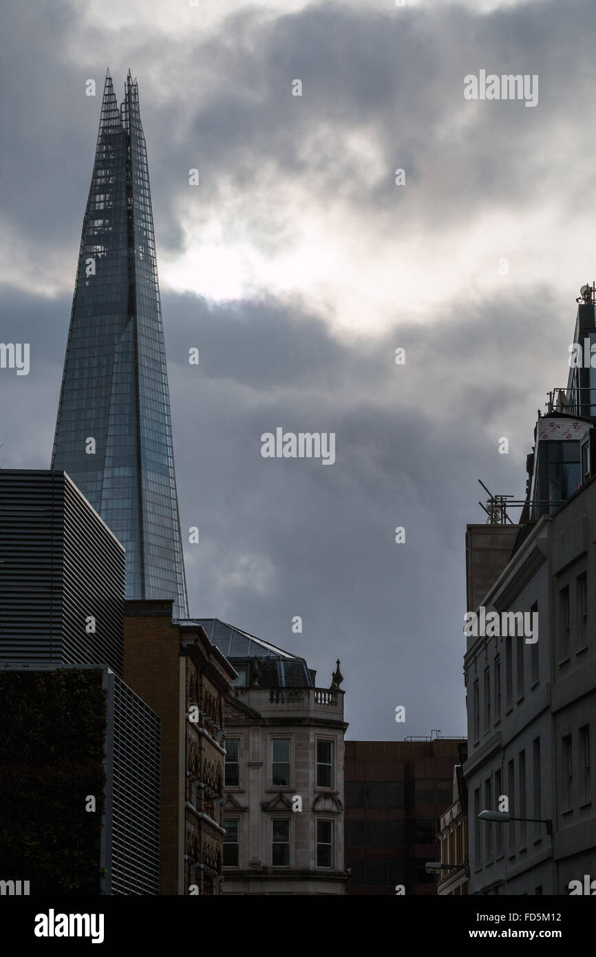 Workers the shard hi-res stock photography and images - Alamy