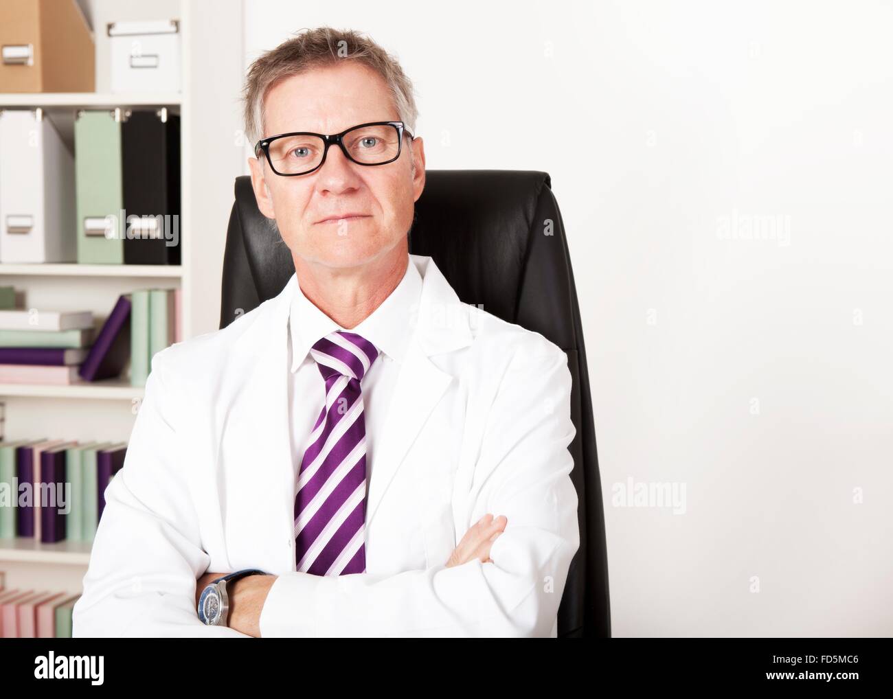 Male medical doctor portrait hi-res stock photography and images - Alamy