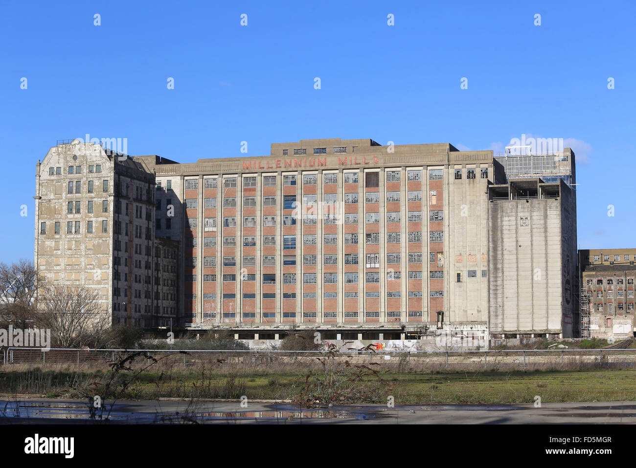 Millennium Mills Royal Victoria Dock Silvertown London flower mill ...